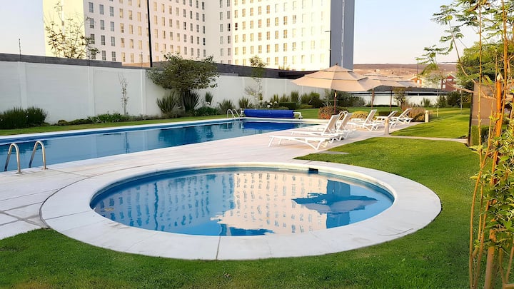 Modern Apartment With Terrace, Pool, And Stunning - Querétaro