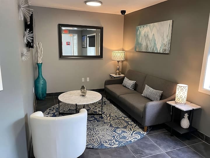 Happy Spring! Near Boston Public Garden! - Burlington, MA