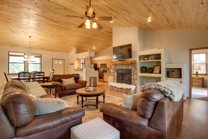 Wooded Torreon Cabin W/ Furnished Deck & Grill - Show Low, AZ
