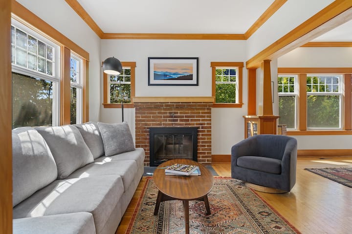 Fountain District Craftsman: Luxury Family Oasis - Pine Street, WA