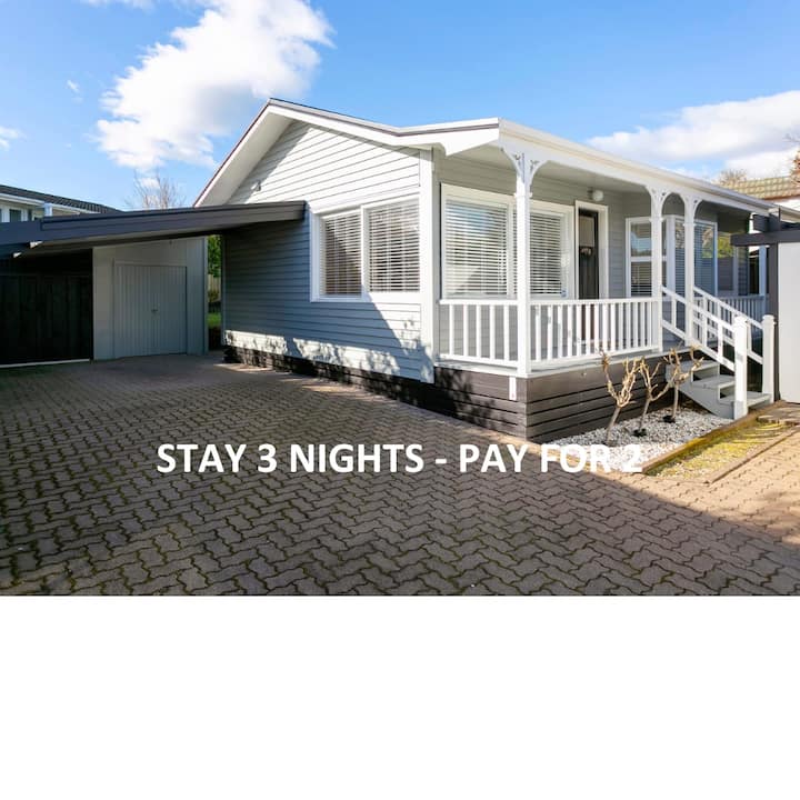 *No Service Fee * Across The Lake - Walk To Town - Taupō