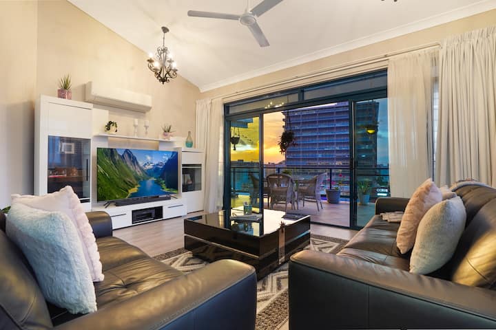 City Retreat Top Floor, Harbour Views, Pool + Gym - Darwin