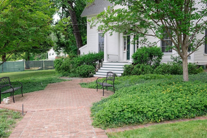Beautiful Historical 1866 Estate - Grass Valley