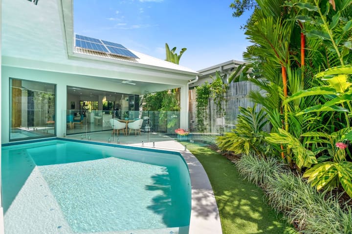 Belle Escapes - Luxury Beach Edge - Cairns