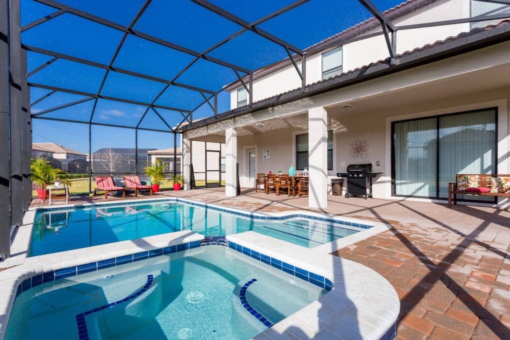 Spacious 5BR, Private Pool, Beautiful Decor - Houses for Rent in ...