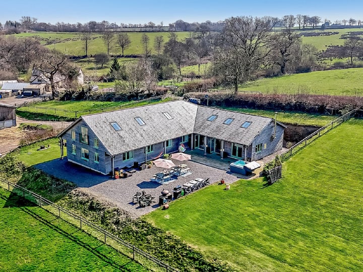 6 Bed In Oakford (60494) - North Devon District