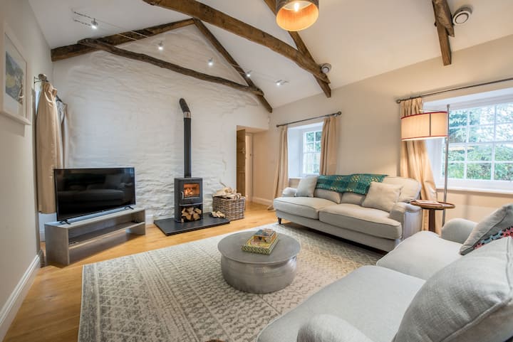 Secret Garden Cottage With Log Burner & Sauna - Aberaeron