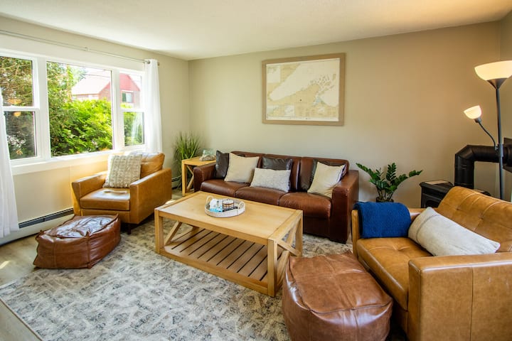 Beach Access Cottage, Heirloom Vacations - Duluth, MN