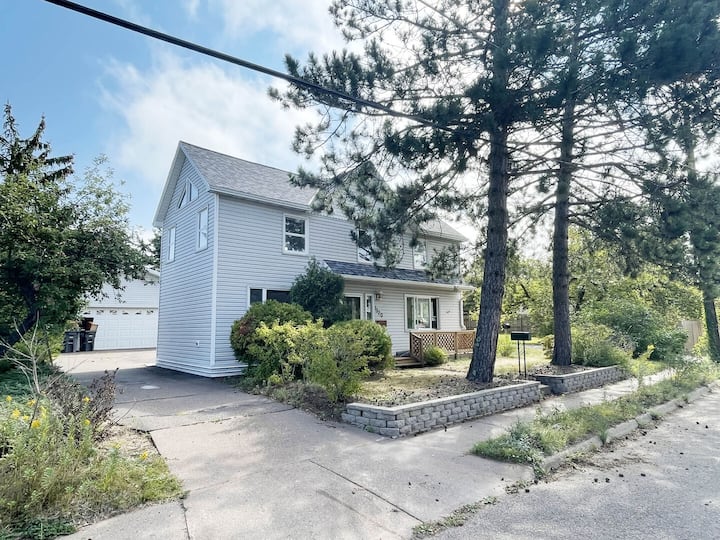 North Coast Cottage | Beach Access | Near Downtown - Duluth, MN