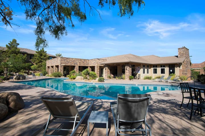 Poolside Retreat | Directly Across From Pool! - Washington, UT