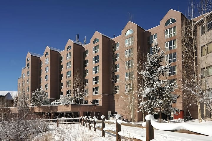 Ski Paradise! 2 Pet-friendly Units, Free Breakfast - Keystone, CO
