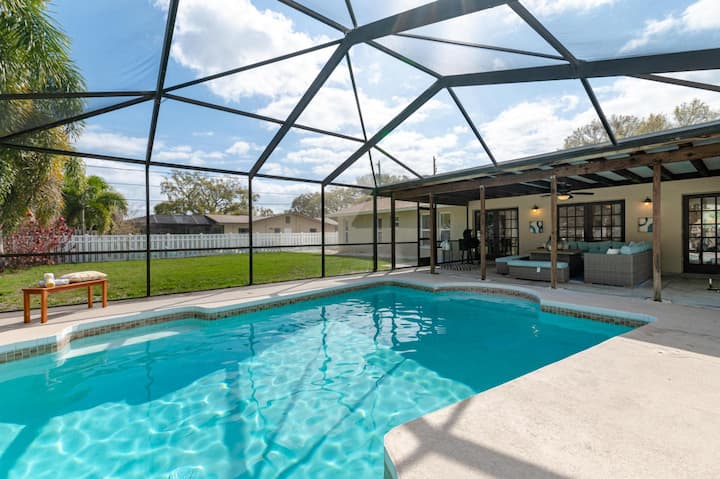Beautiful 5 Bedroom Clearwater Home Close To Beach - Clearwater Beach, FL