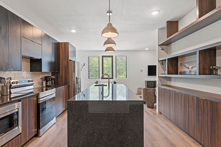 Tumbleweed -  Walk To Coffee + Dining + Garage - Shawnee, KS