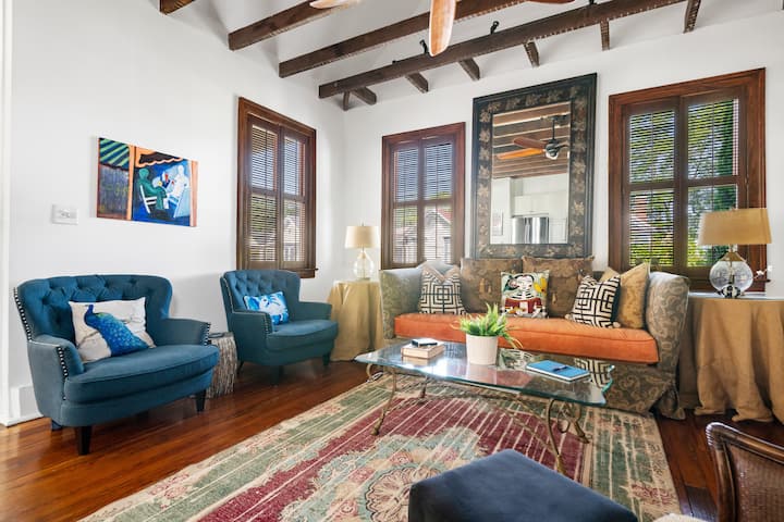 Cozy Haven With Eclectic Charm | Radiant Retreat - Charleston