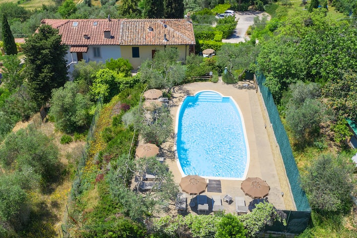 Podere Oliveta: 5 Appartamenti + Piscina Con Vista - Poggibonsi