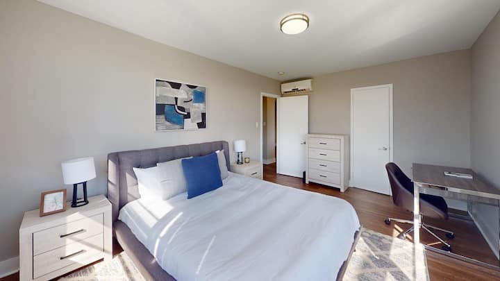 Avenue B846   2br, With A Pool, Gym,  Parking - Philadelphia, PA