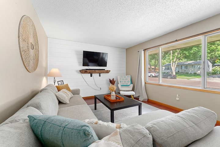 Heartland Haven: A 4-bed Delight - Sioux Falls, SD