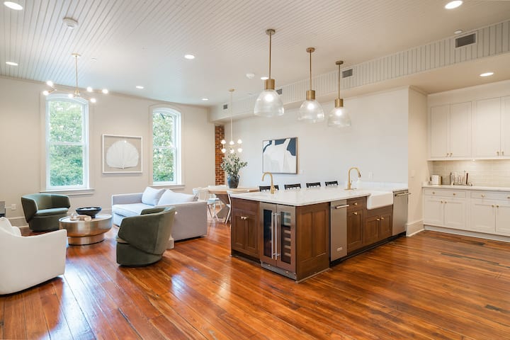 Historic Luxury Apartment-main Street Apt 202 - Columbia, SC