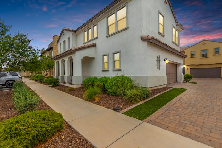 Enchanting Gilbert Family Haven - Gilbert, AZ