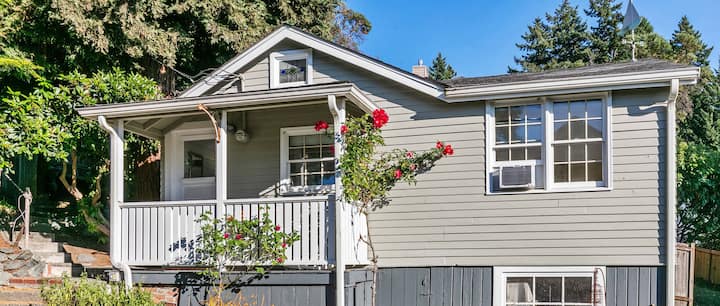 Charming Beach Cottage With Ocean Views & Sauna! - Shoreline, WA