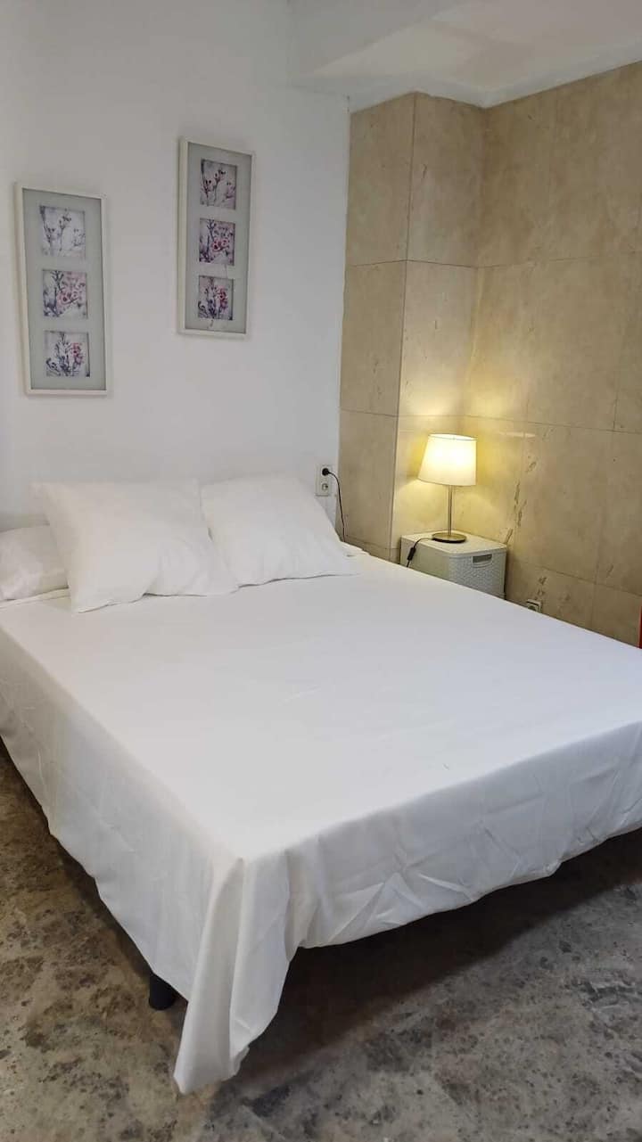 Studio-ensuite-standard-city View-studio-1. Max 3 - Badalona
