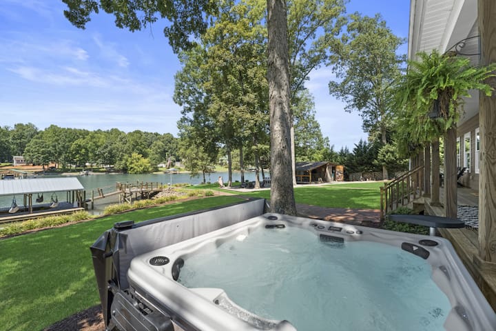 Natural High: A Unique Lakefront Family Retreat - Mooresville, NC