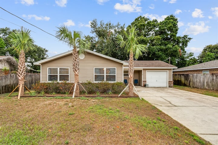 Big Family Home- Sleeps 10- Pet And Family Friendl - Pensacola Beach, FL