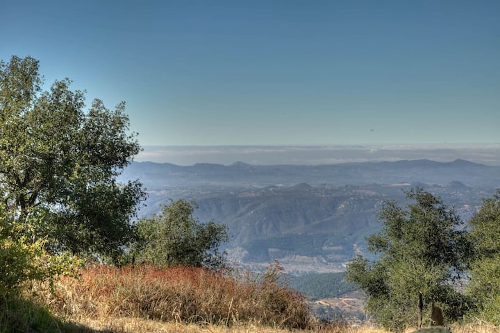 Cozy Rustic Mountain Home With Breathtaking Views - Valley Center, CA