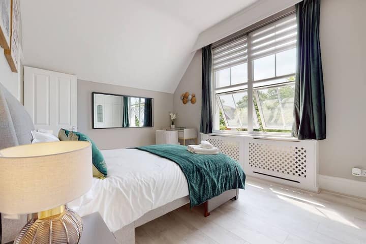 Spacious 3 Bedroom Apartment - Londra