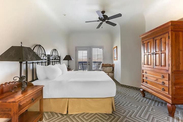 Explore And Unwind! Kitchen, Outdoor Pool! - Cave Creek