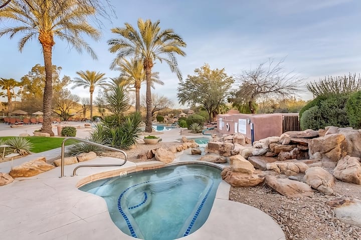 Look No Further! Outdoor Pool, Full Kitchen! - Cave Creek, AZ
