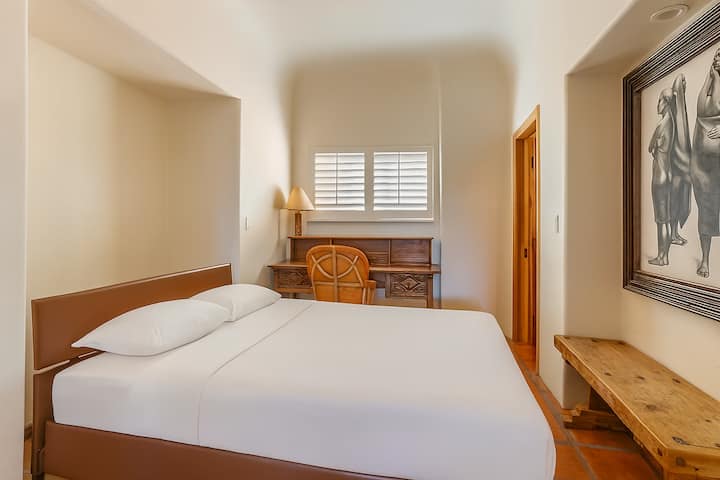 Relax And Unwind! Outdoor Pool, Full Kitchen! - Cave Creek, AZ