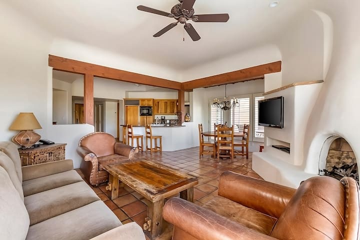 Wander And Rest! Outdoor Pool, Full Kitchen! - Cave Creek, AZ