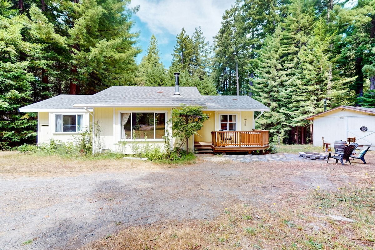 Peaceful, Dog-friendly 2br With Beautiful Garden - Mendocino, CA