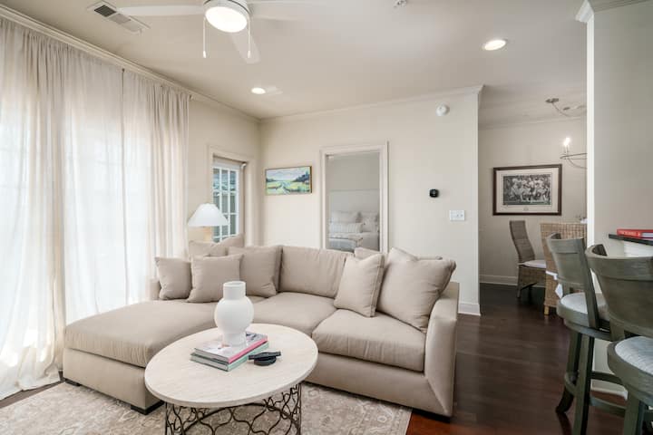 Tideside: Premier 2-bedroom Retreat Near Campus - Tuscaloosa, AL