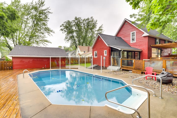 South Haven Oasis - Private Hot Tub, Pool & Grill! - South Haven, MI