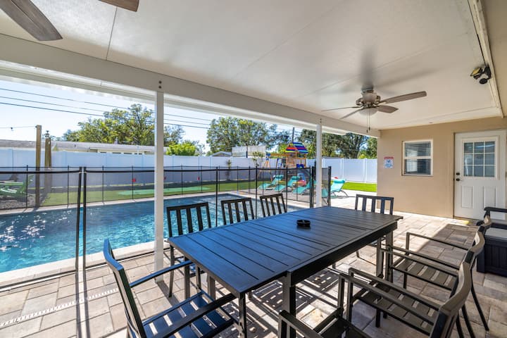 2 Miles To Beach! Firepit ~ Heated Pool ~ Puttputt - ラーゴ, FL