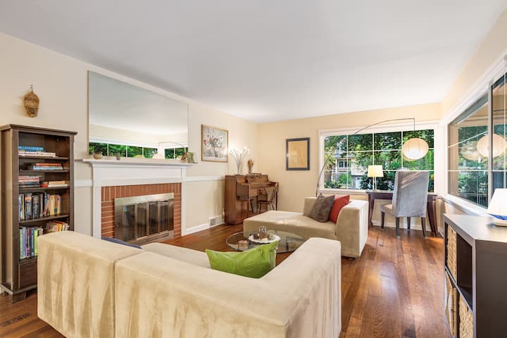 Spacious Wedgwood Home | Office | Family-friendly - Kenmore, WA