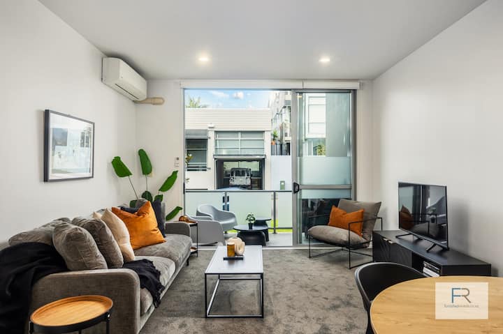 Elegant Stylish Townhouse - Auckland