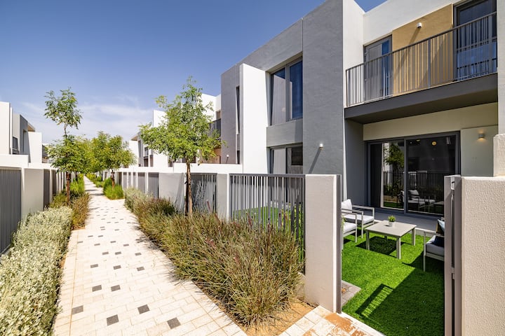Exclusive Spacious Villa I Garden I Maid Room - Dubai