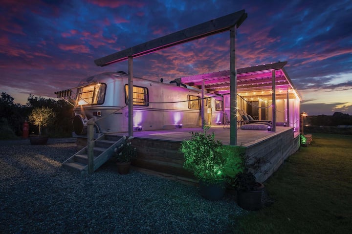 American Airstream - Blossom Farm - Tiers Cross - Wales