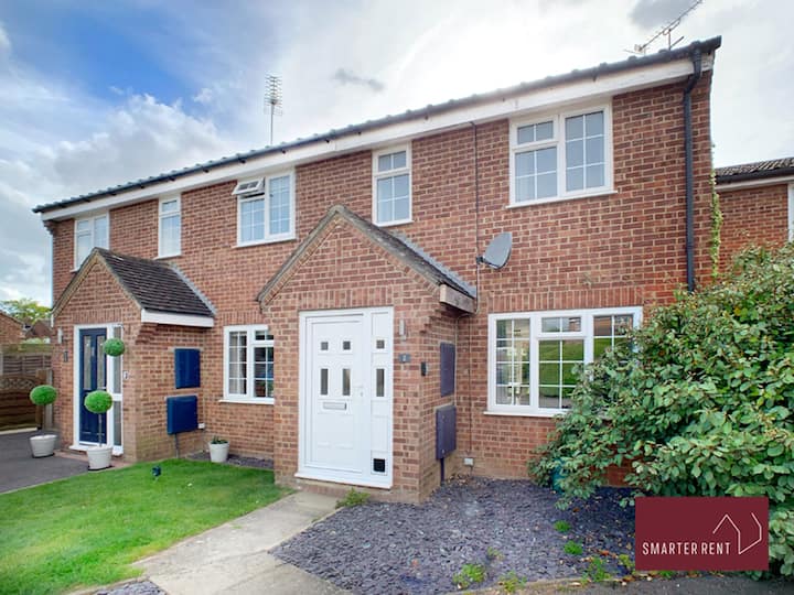 Farnham - 2 Bed House - Parking - Farnham
