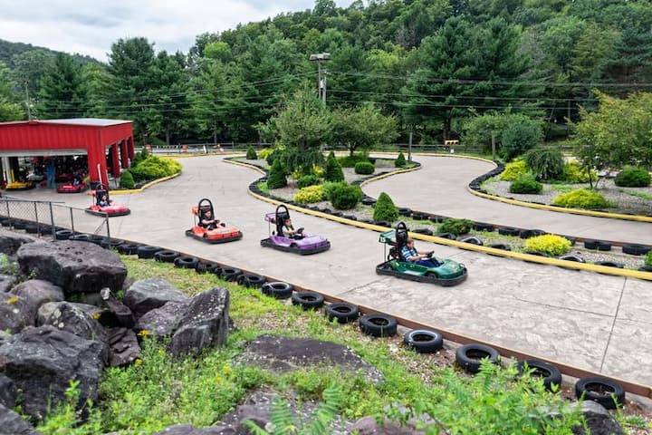 2 Junior Double Queen Suite At The Kartrite Resort - Monticello, NY