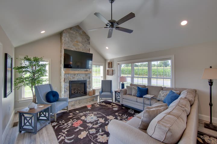 Patio & Yard: Newly Built Retreat In Ronks! - Strasburg, PA