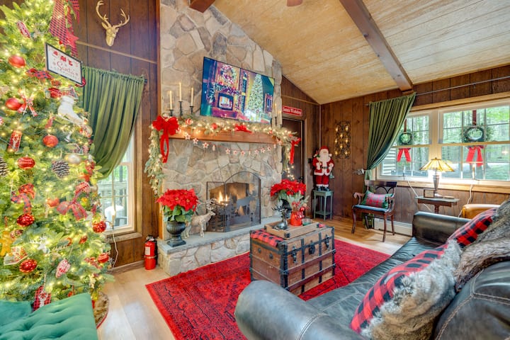 1 Mi To Gouldsboro State Park: Cabin W/ Deck! - Poconos, PA