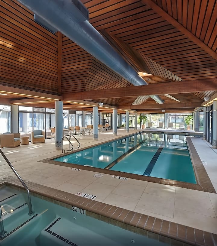 Rare Find! Balcony, Pets Allowed, Indoor Pool! - Berkeley, CA