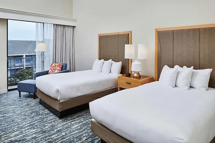 Experience Paradise! Balcony, Pets Allowed, Pool! - Berkeley, CA