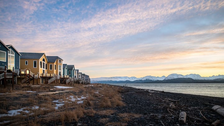 Waterfront Escape With A Private Deck! - Halibut Cove, AK