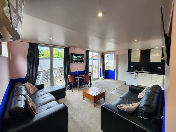 A Stones Throw From Town (A-frame) - Dunedin