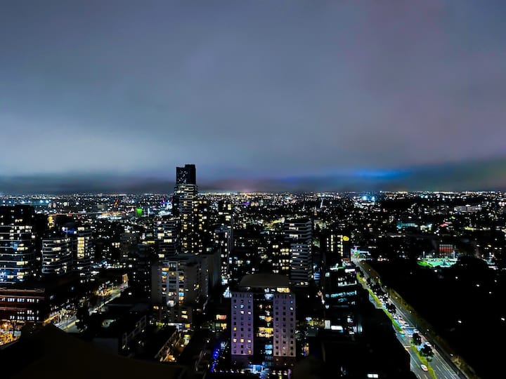 Pride Cbd Skyline View 2b2b Apt Lv32 Pool & Gym - La Trobe University City Campus